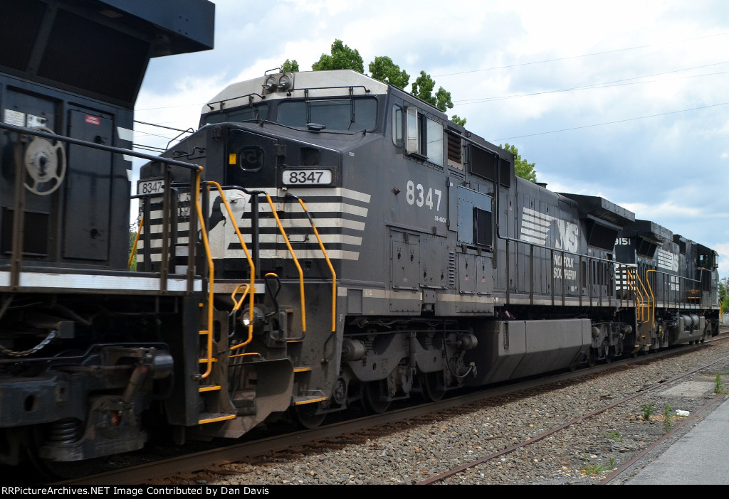 NS C40-8W 8347 in the middle on 20K